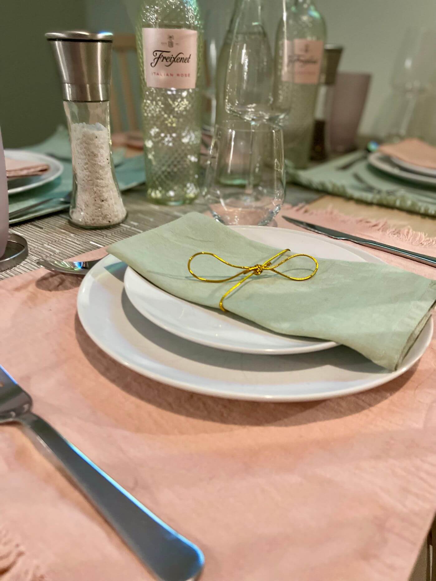 7 Key Stages to Hosting a Successful Dinner Party
